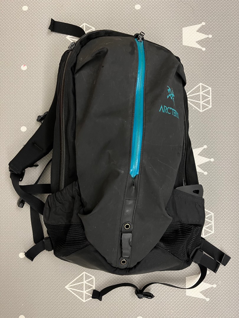 Arc'teryx Arro 22 Backpack (Blue Zipper), 男裝, 袋, 背包 - Carousell