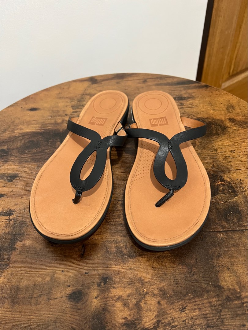 AUTH FitFlop Strata Toe-Thong Sandals on Carousell