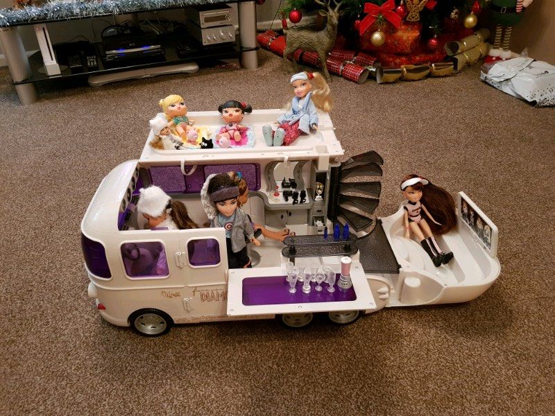 Bratz Van / Bus, Hobbies & Toys, Toys & Games on Carousell