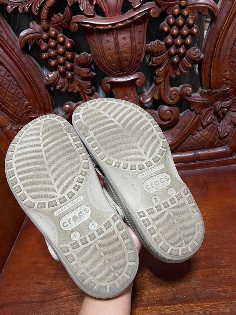 Crocs, Women's Fashion, Footwear, Slippers and slides on Carousell