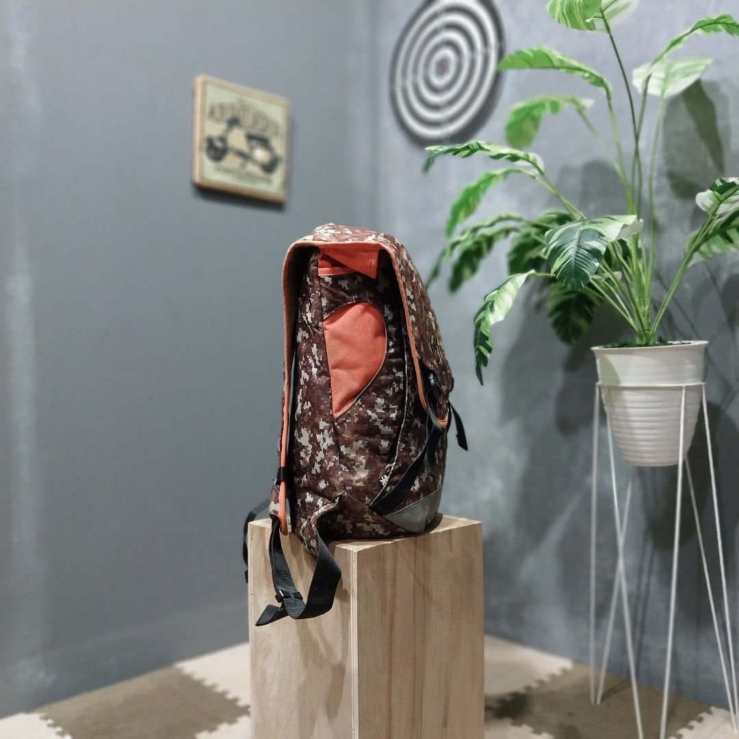 Crumpler Backpack, Fesyen Pria, Tas & Dompet , Ransel di Carousell