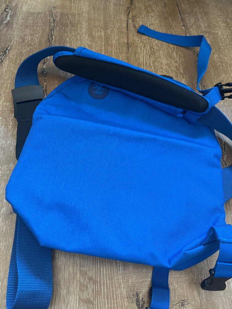 Crumpler The Comfort Zone Small Sling Bag, Men's Fashion, Bags, Sling ...