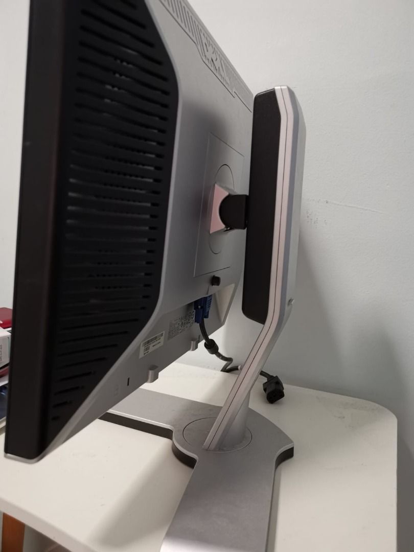 Dell 1908FPT UltraSharp Black 19-inch Flat Panel Monitor 1280X1024 with ...