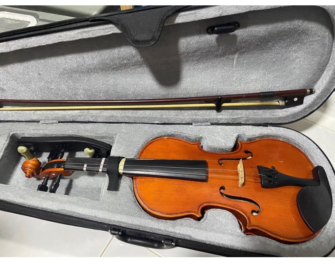 Eurostring Violin 1/2, Hobbies & Toys, Music & Media, Musical ...