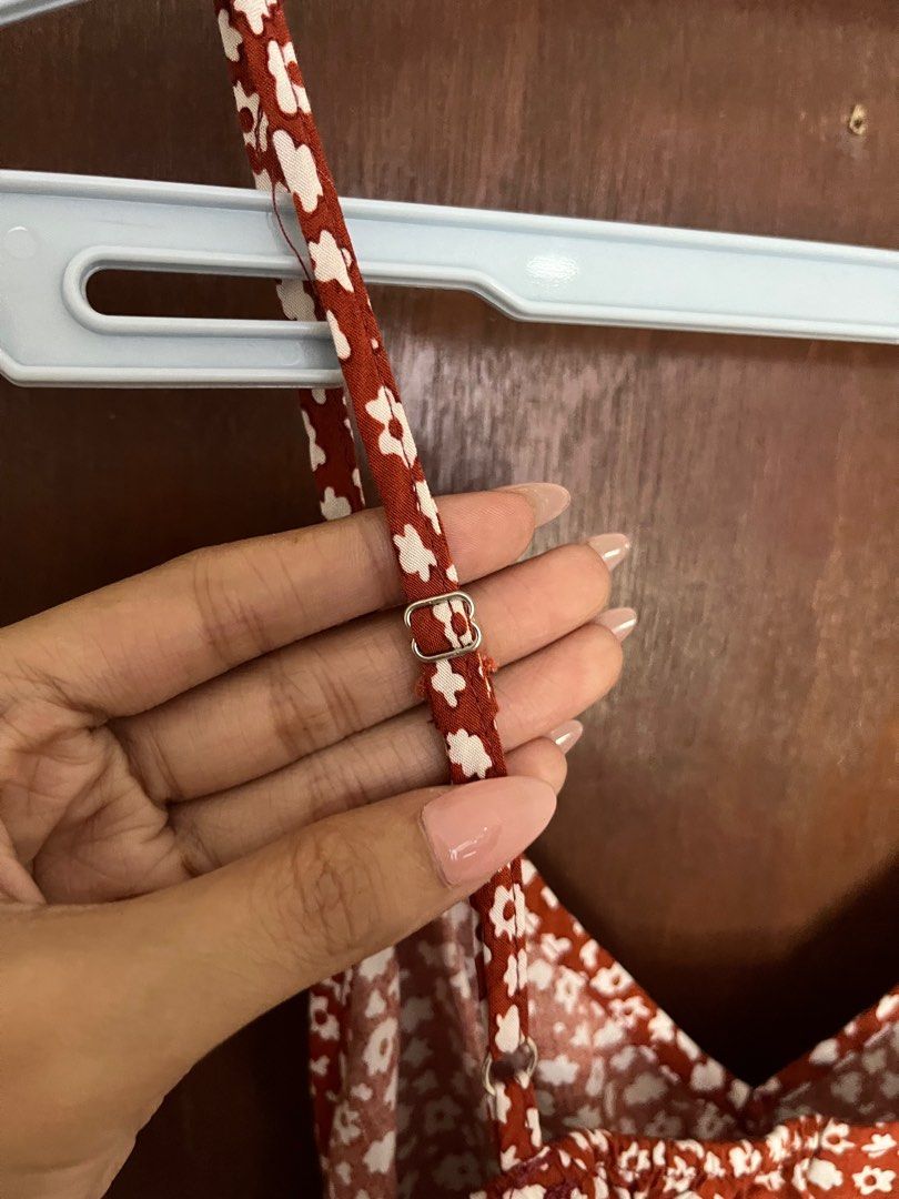 FLOWY FLORAL MINI DRESS, Women's Fashion, Dresses & Sets, Dresses on Carousell