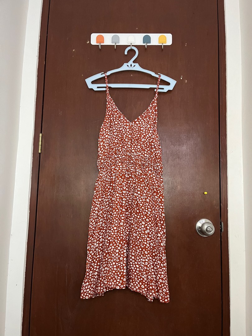 FLOWY FLORAL MINI DRESS, Women's Fashion, Dresses & Sets, Dresses on Carousell