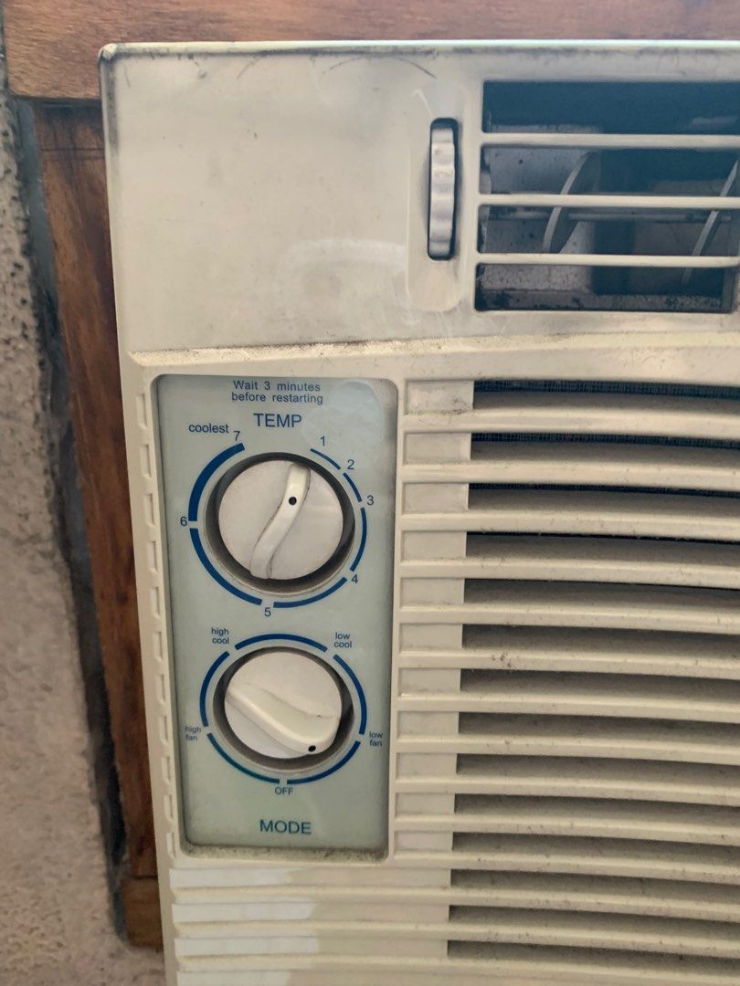 Gree Window type Aircon 0.5 hp, TV & Home Appliances, Air Conditioning ...