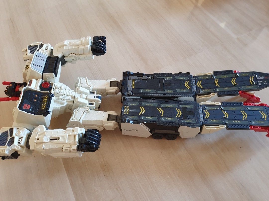 Hasbro transformers generations metroplex TG-23, Hobbies & Toys, Toys ...