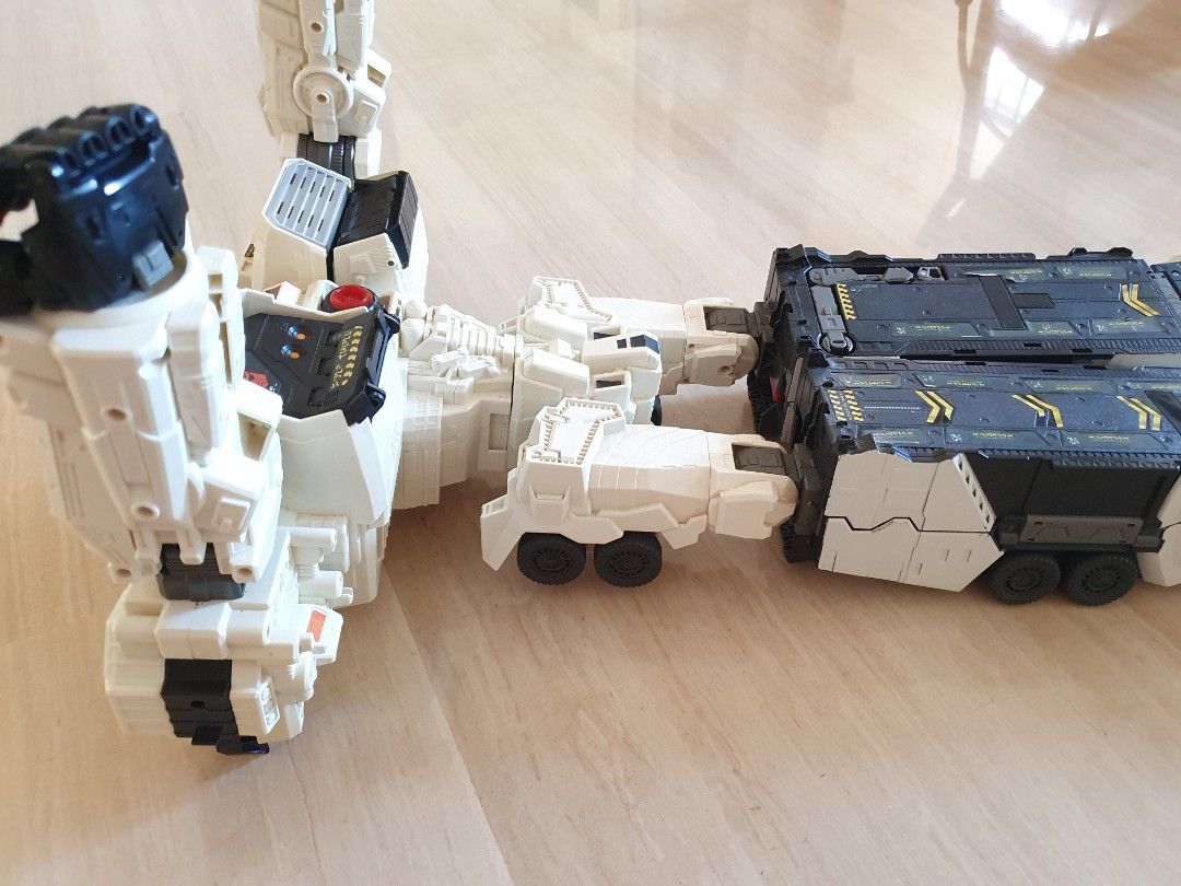 Hasbro transformers generations metroplex TG-23, Hobbies & Toys, Toys ...