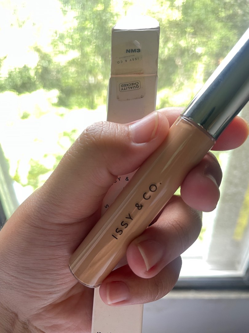 Issy & co active concealer on Carousell