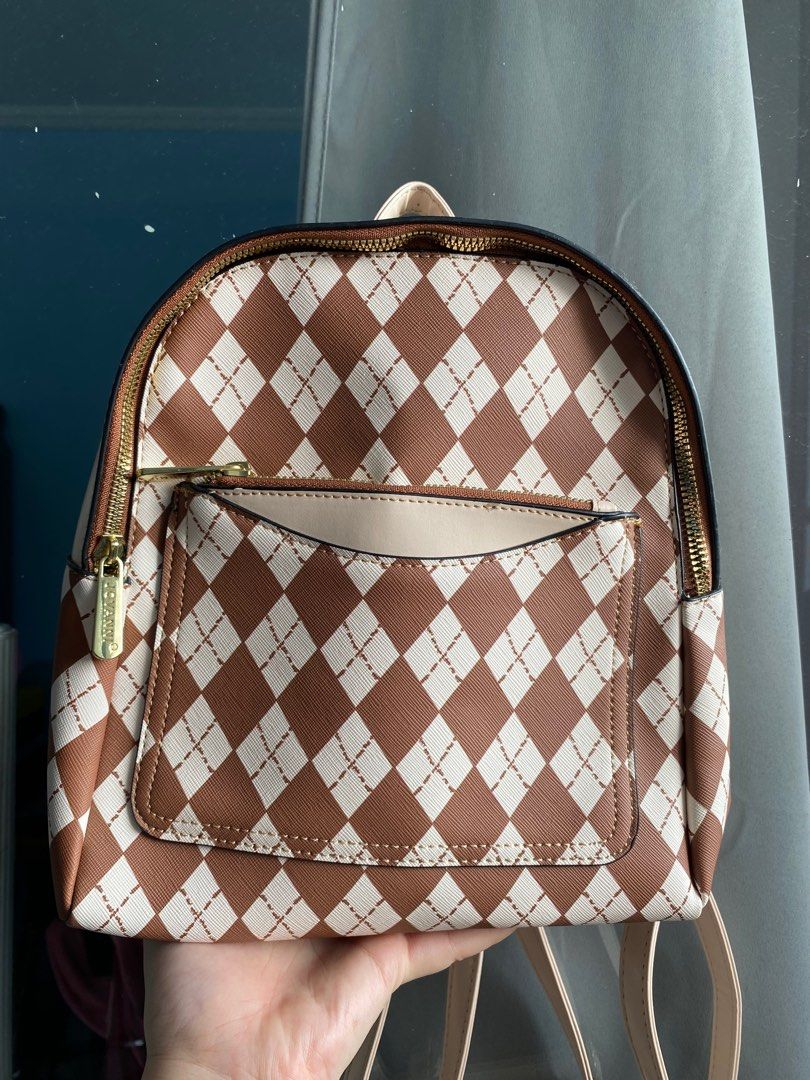 JOVANNI BACKPACK on Carousell