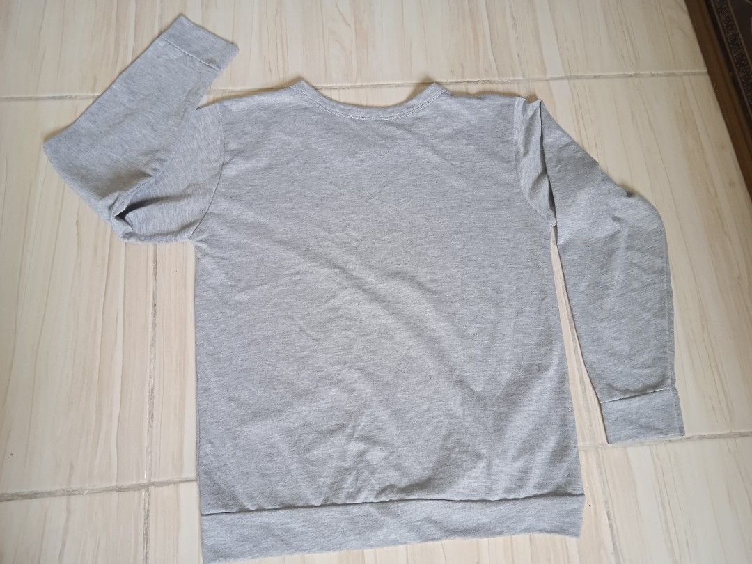 Kaos tangan panjang remaja ABG LD 92cm, Fesyen Wanita, Pakaian Wanita, Atasan di Carousell