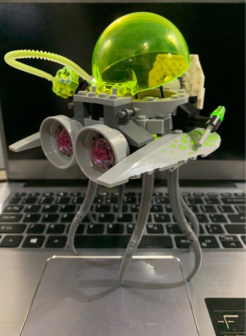 Lego 76040 Brainiac Attack. Released 2015. Retired set NO MINIFIGURES ...