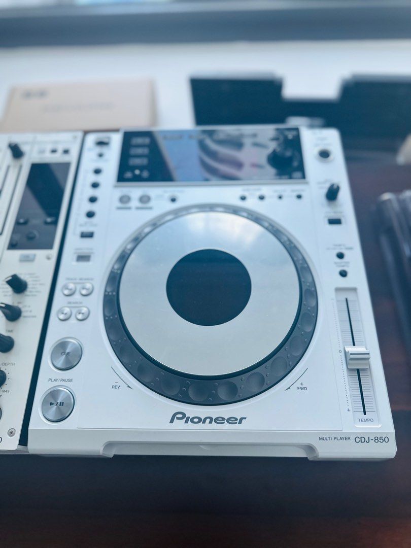 LIMITED EDITION - White Pioneer 2 x CDJ-850 players with DJM-850 mixer ...