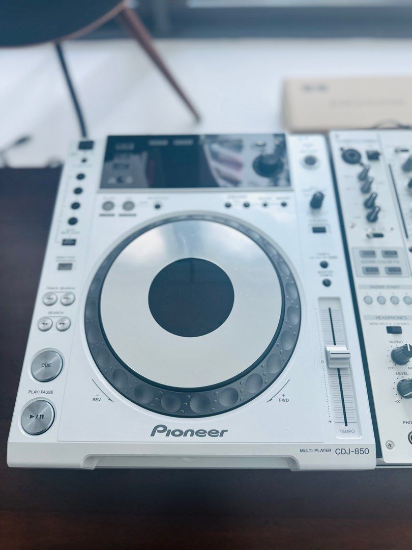 LIMITED EDITION - White Pioneer 2 x CDJ-850 players with DJM-850 mixer ...