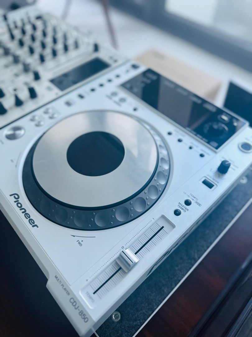 LIMITED EDITION - White Pioneer 2 x CDJ-850 players with DJM-850 mixer ...