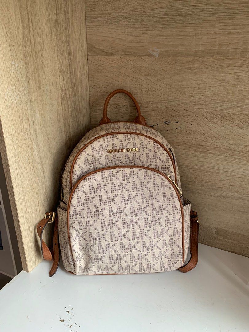 Michael kors ransel, Fesyen Wanita, Tas & Dompet di Carousell