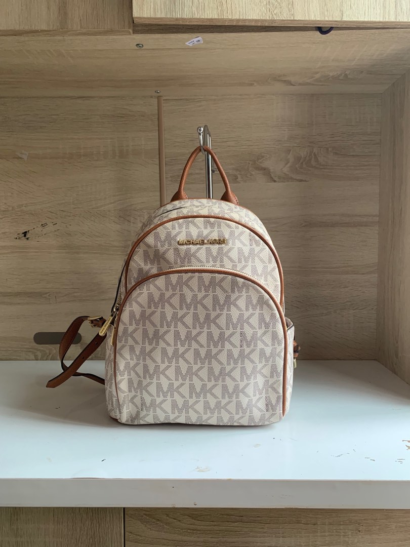 Michael kors ransel, Fesyen Wanita, Tas & Dompet di Carousell