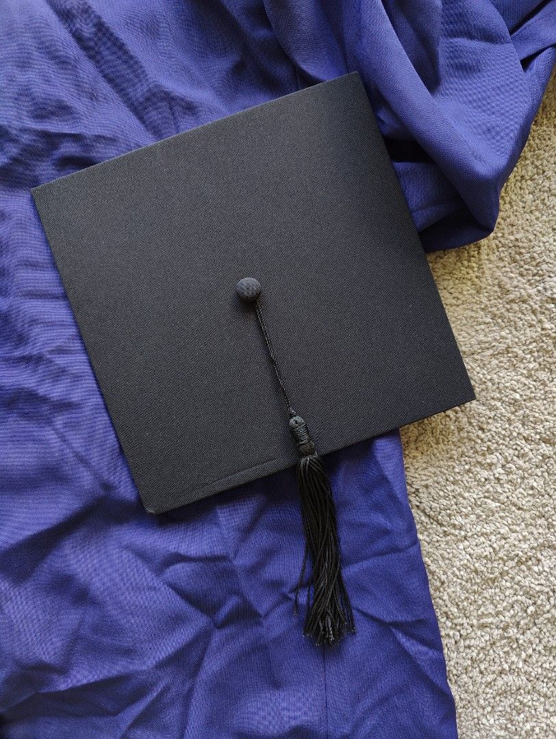 NUS graduation gown - BEng, Men's Fashion, Tops & Sets, Formal Shirts ...