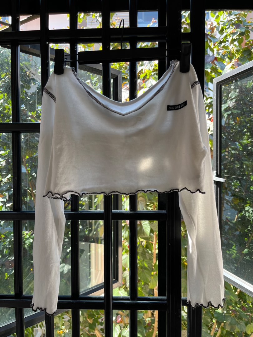 OOD ONE OUT white inside out seam long sleeve crop top, Women's Fashion ...