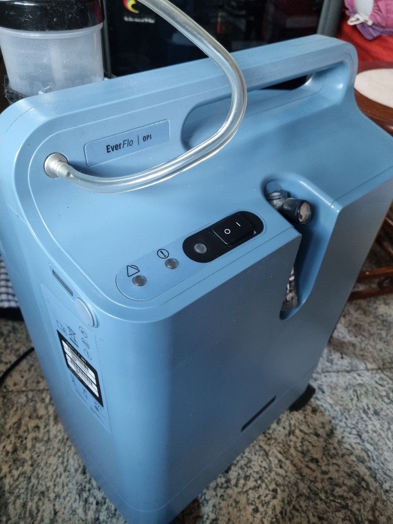 Philips everflo oxygen concentrator, Health & Nutrition, Medical ...