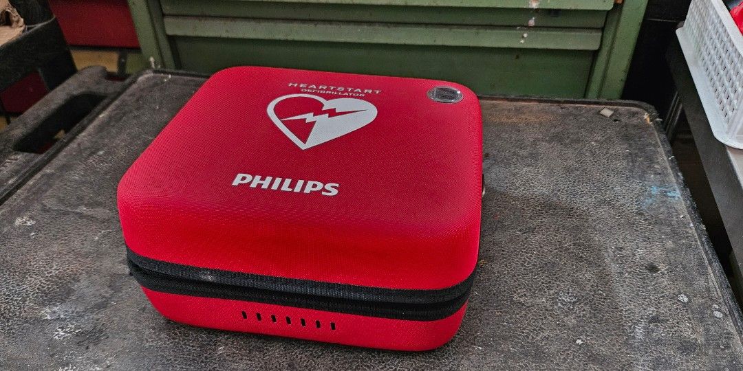 Philips HeartStart AED defibrillator, Health & Nutrition, Medical ...