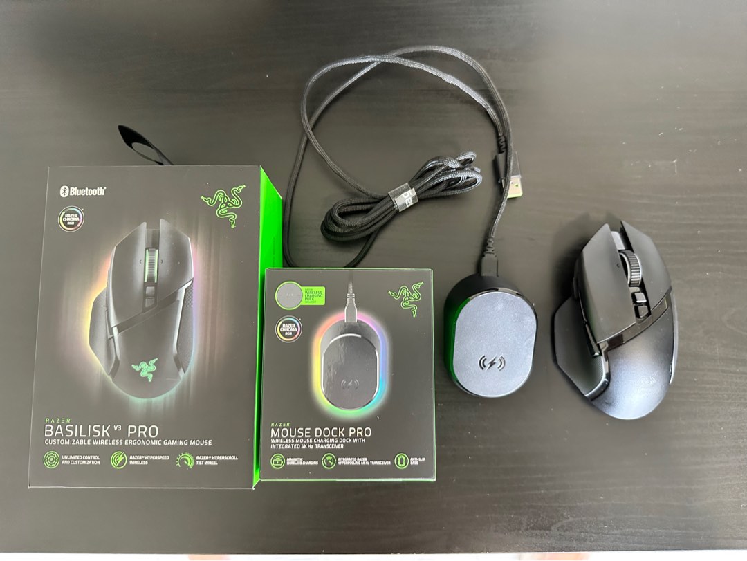 Razer Basilisk V3 Pro Mouse Dock Pro Bundle