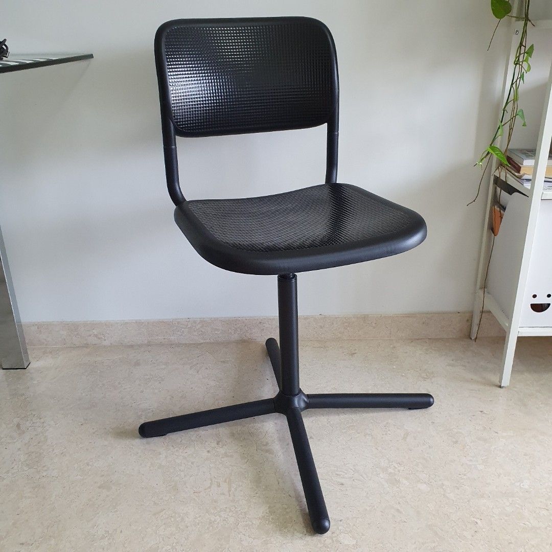 RTP$39 IKEA Smallen Black Swivel chair, Furniture & Home Living ...