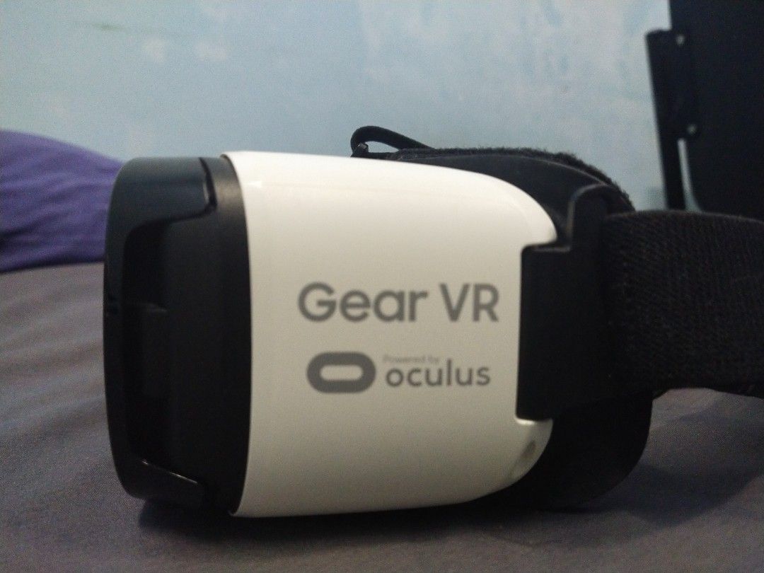 Samsung Gear VR by Oculus, Mobile Phones & Gadgets, Other Gadgets on Carousell