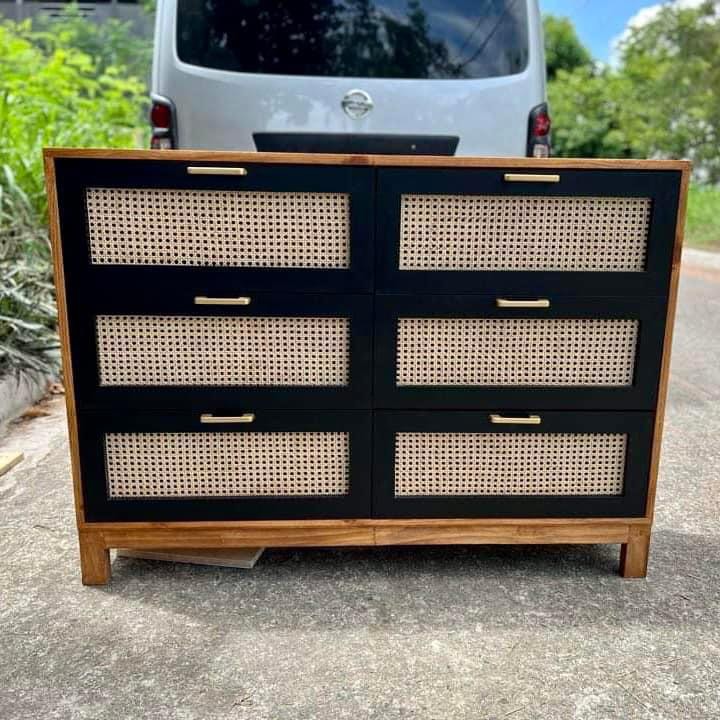 Solihiya chest of drawers / console on Carousell