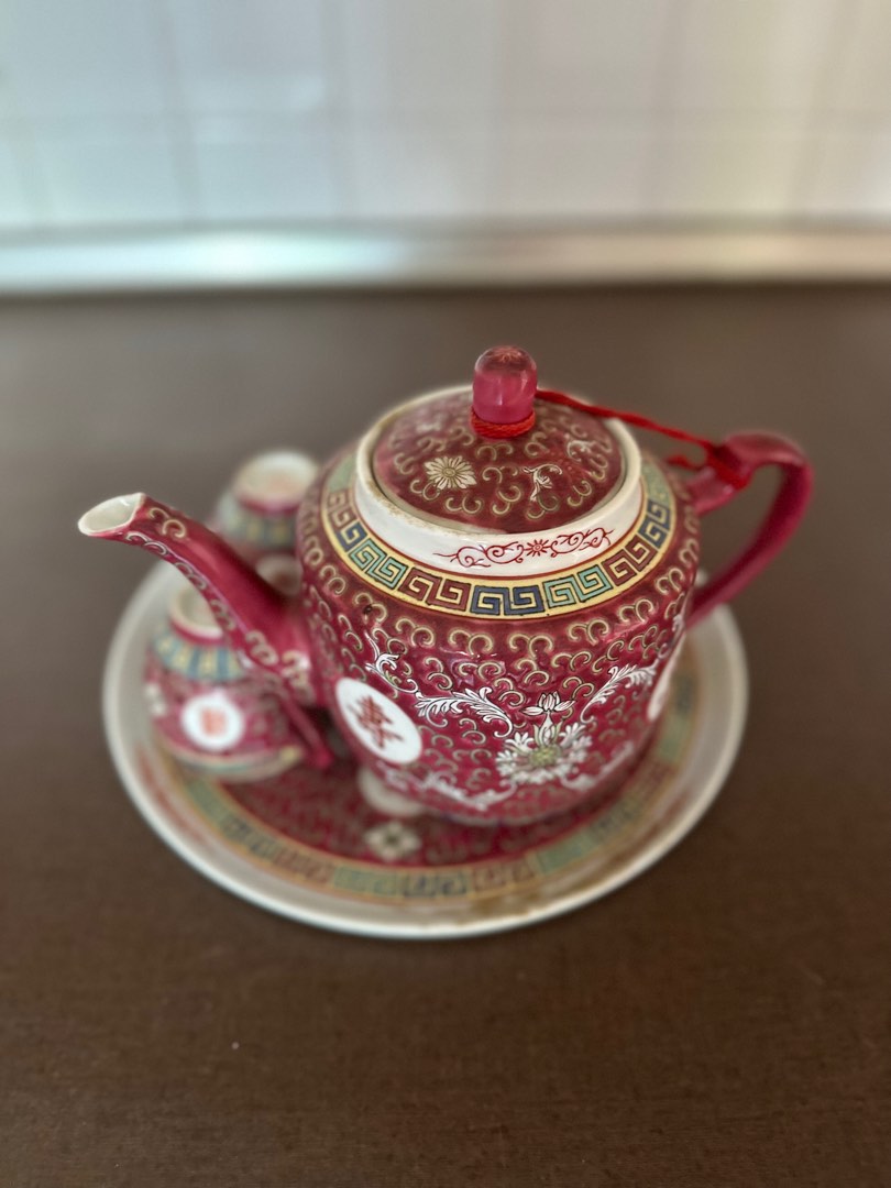 Traditional Chinese Teapot with 4 Cups, Furniture & Home Living ...