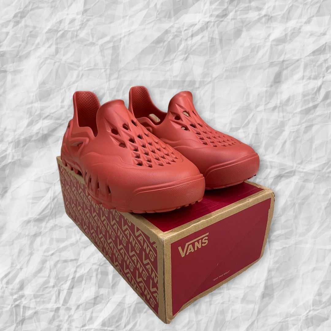 VANS AMZN PACU, Men's Fashion, Footwear, Sneakers on Carousell