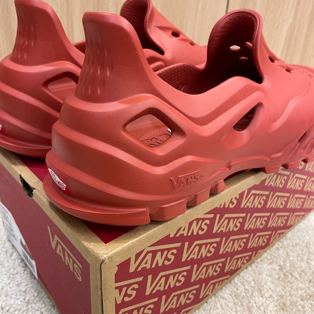 VANS AMZN PACU, Men's Fashion, Footwear, Sneakers on Carousell