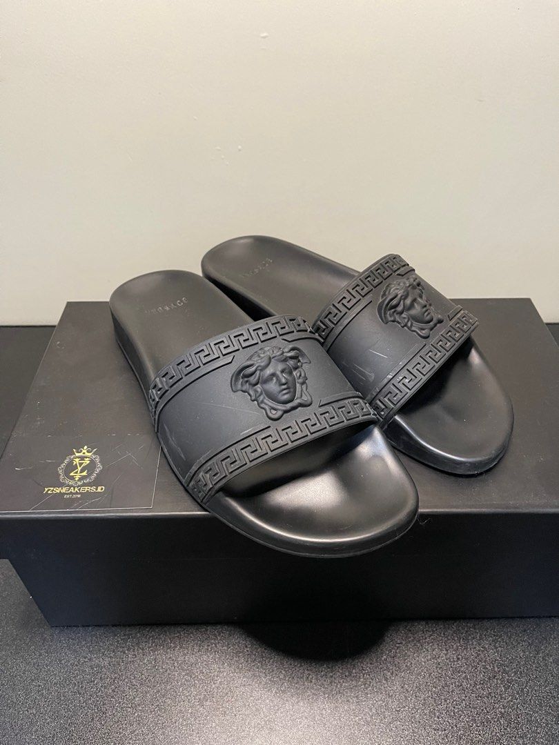 Versace medusa slide black, Fesyen Pria, Sepatu , Sandal di Carousell