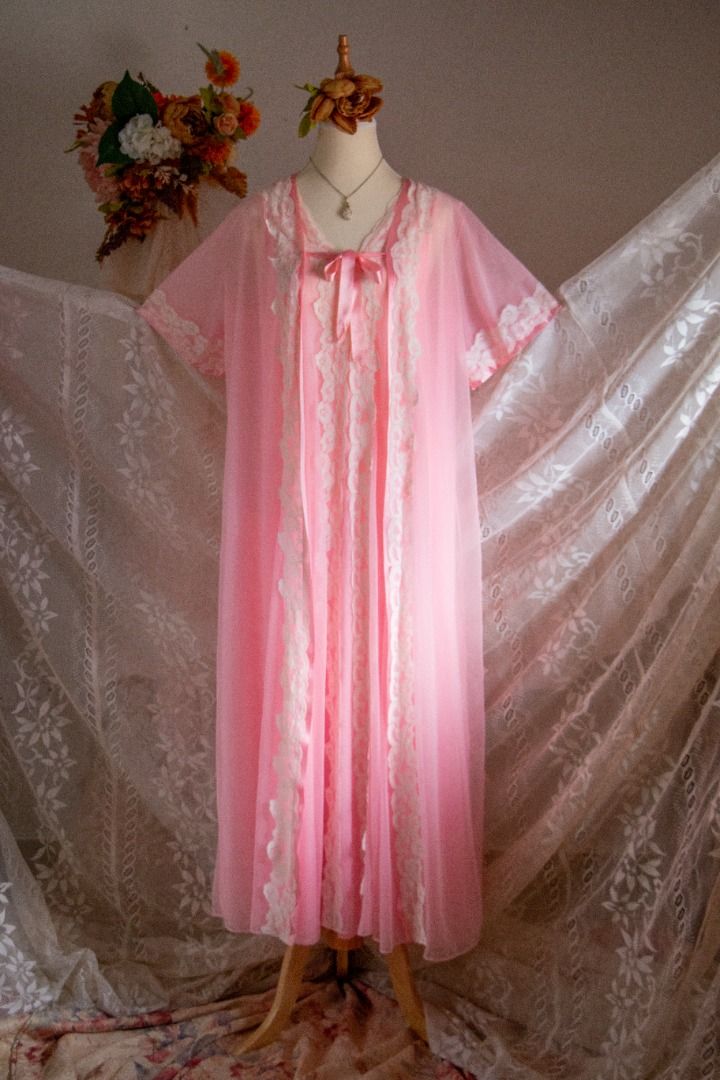 Vintage true set night gown,double layered fluffy organza material ...
