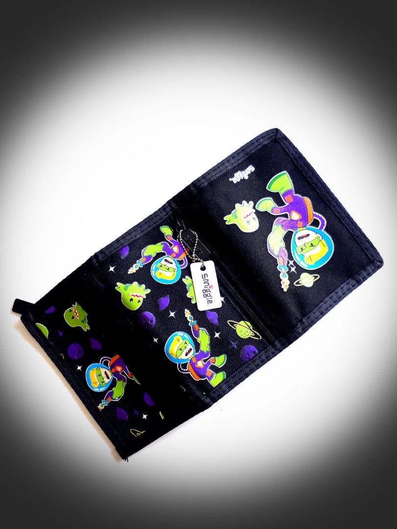 Smiggle Wallet, Babies & Kids, Babies & Kids Fashion on Carousell