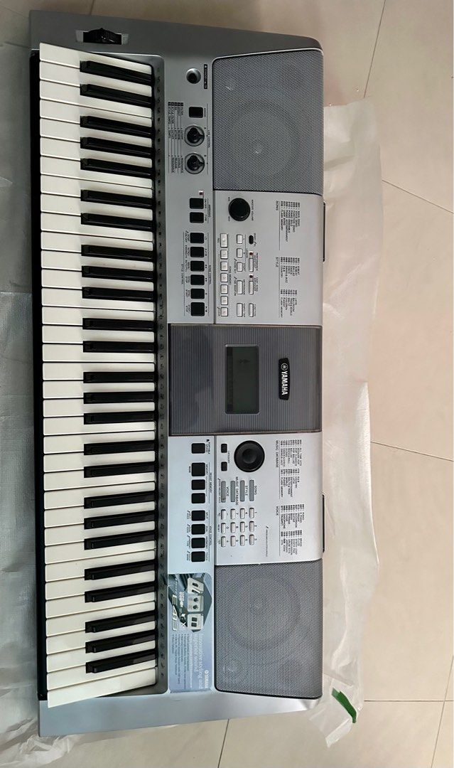 Yamaha electric keyboard with stand, Hobbies & Toys, Music & Media, Musical Instruments on Carousell