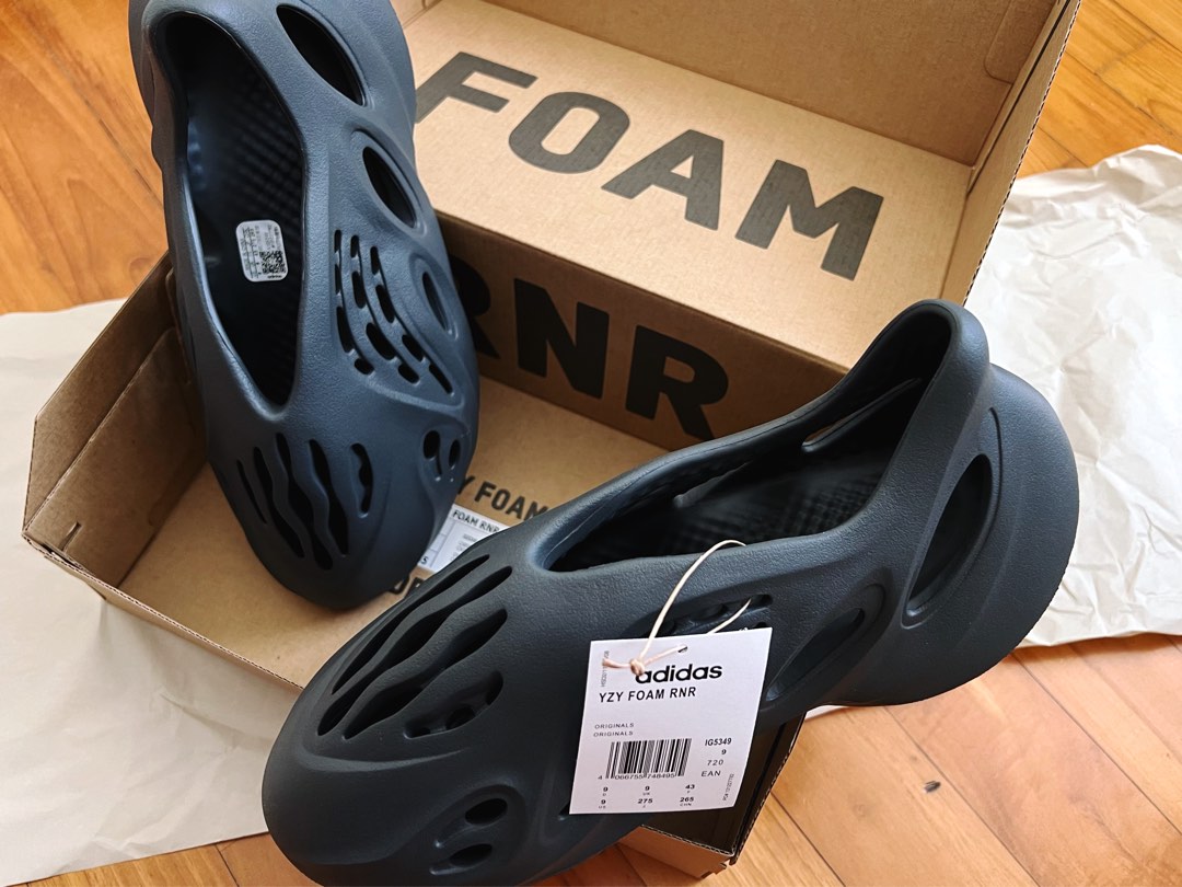 YZY foam RNR Carbon (UK9), Men's Fashion, Footwear, Sneakers on Carousell
