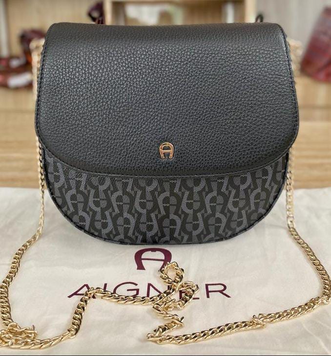 Aigner Ava Large Crossbody Signature Black, Barang Mewah, Tas & Dompet ...