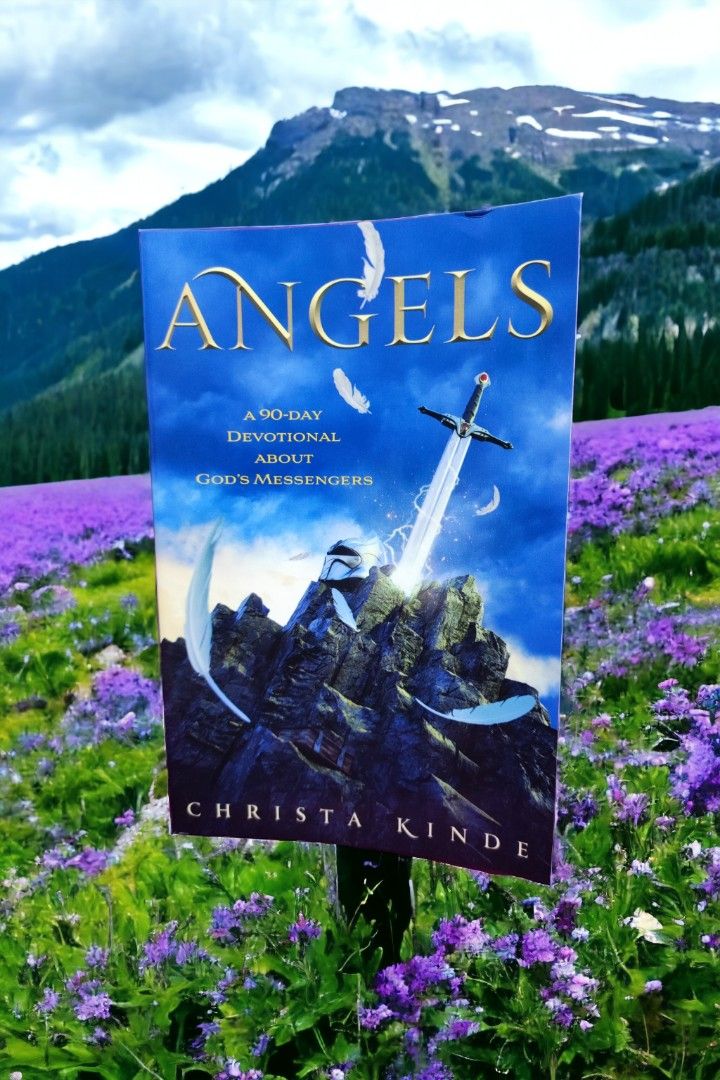 Archangel Michael: Angels a 90 day devotional about God's messengers ...