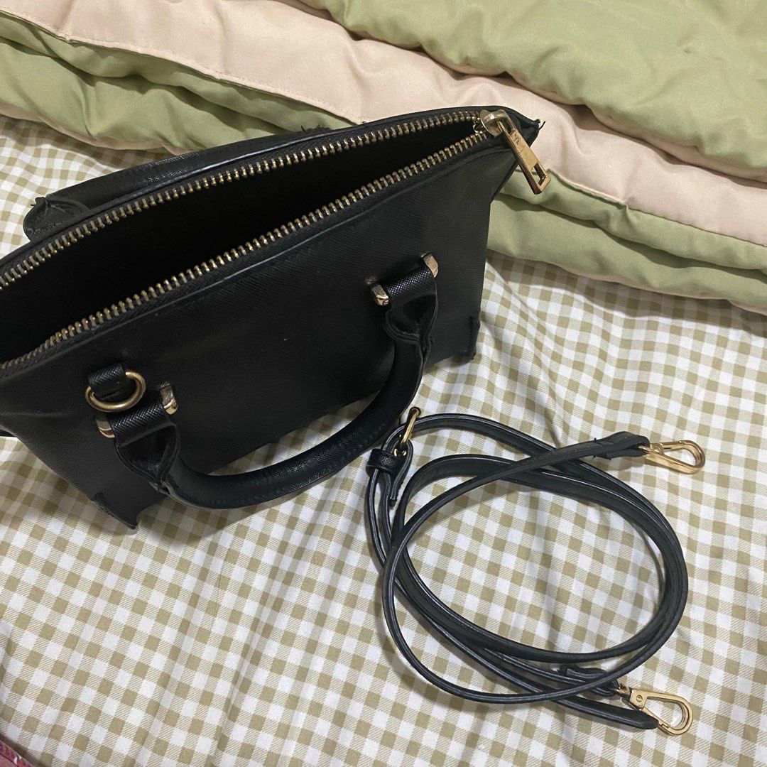 Bershka Bag / Tas Bershka warna Hitam / Tas selempang Bershka / Sling Bag Bershka, Fesyen Wanita ...