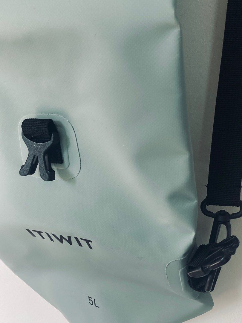 Decathlon ITIWIT 5L waterproof bag, Men's Fashion, Bags, Sling Bags on ...