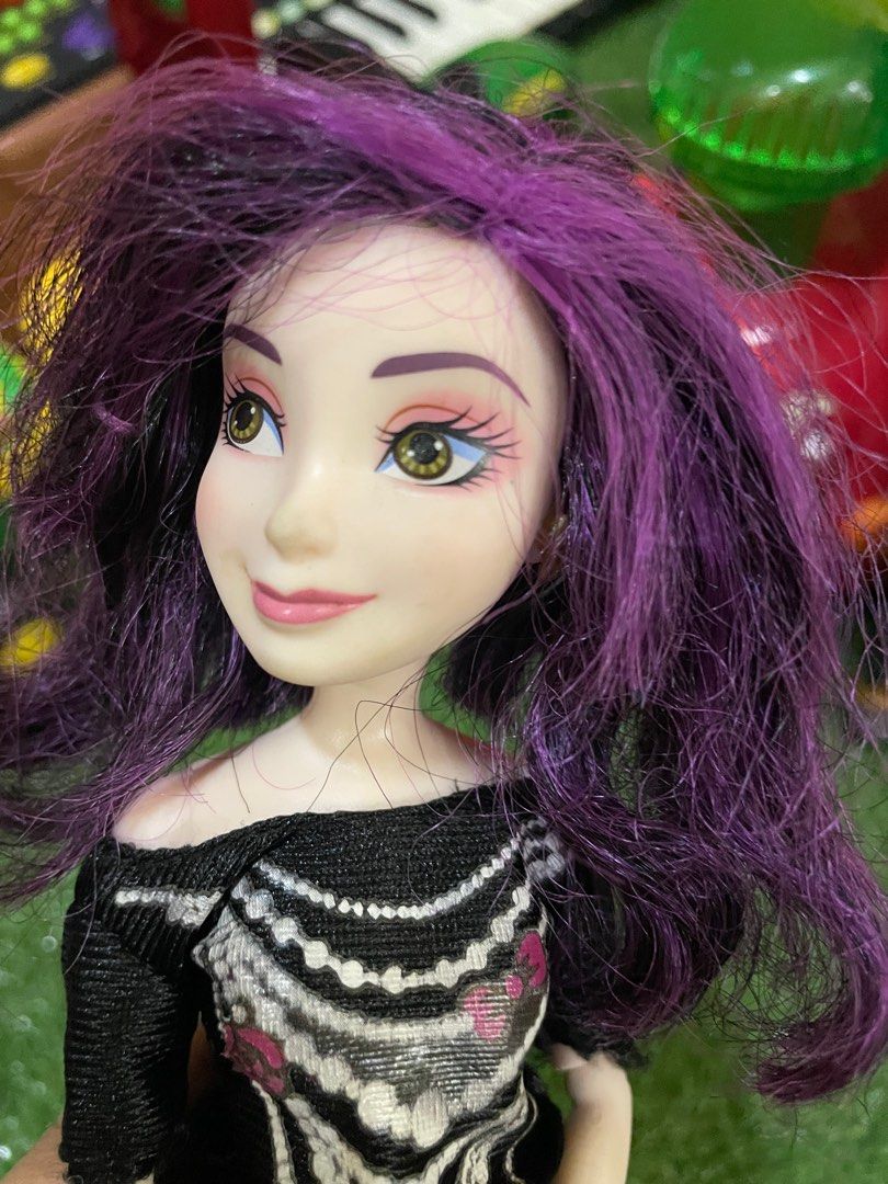 Disney descendant doll mal & evie doll, Hobbies & Toys, Toys & Games on ...