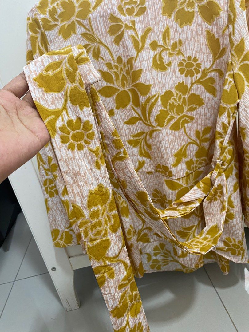 Filanto, Women's Fashion, Tops, Blouses on Carousell