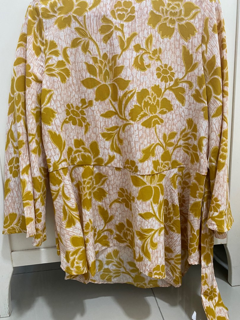 Filanto, Women's Fashion, Tops, Blouses on Carousell