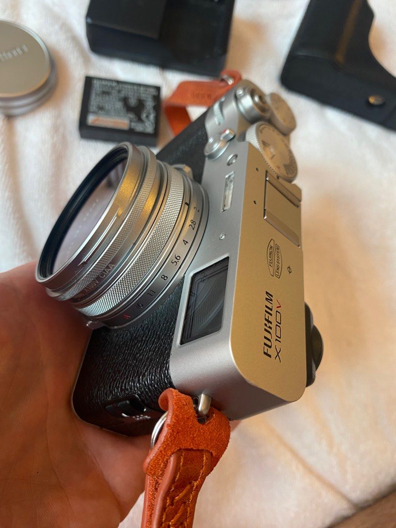 Fujifilm x100v only 3k shutter count, 攝影器材, 相機 - Carousell