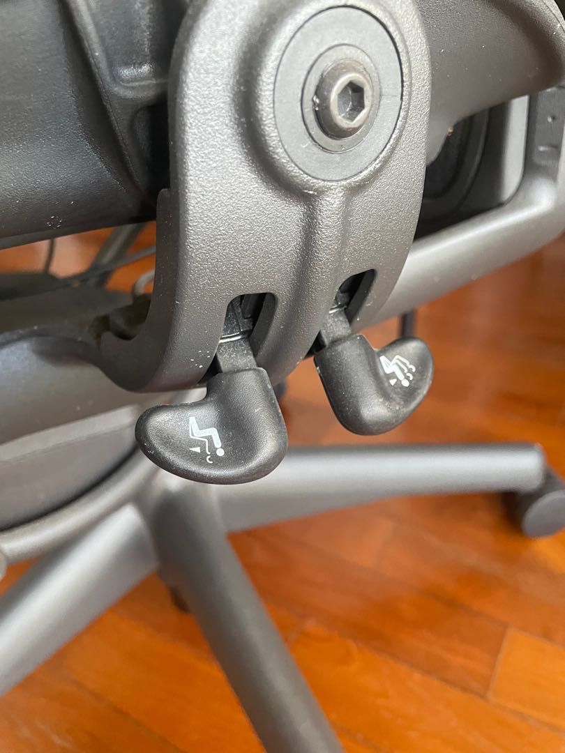 Herman Miller Aeron Chair, Furniture & Home Living, Furniture, Chairs ...