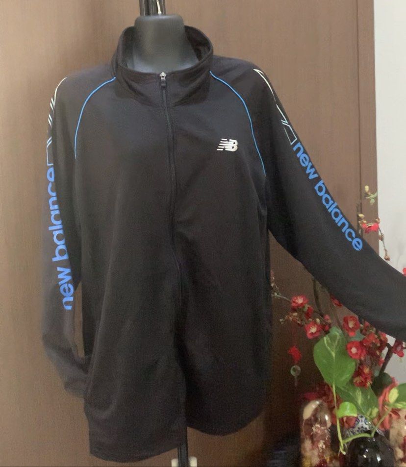Jaket NB, Olah Raga, Baju Olahraga di Carousell