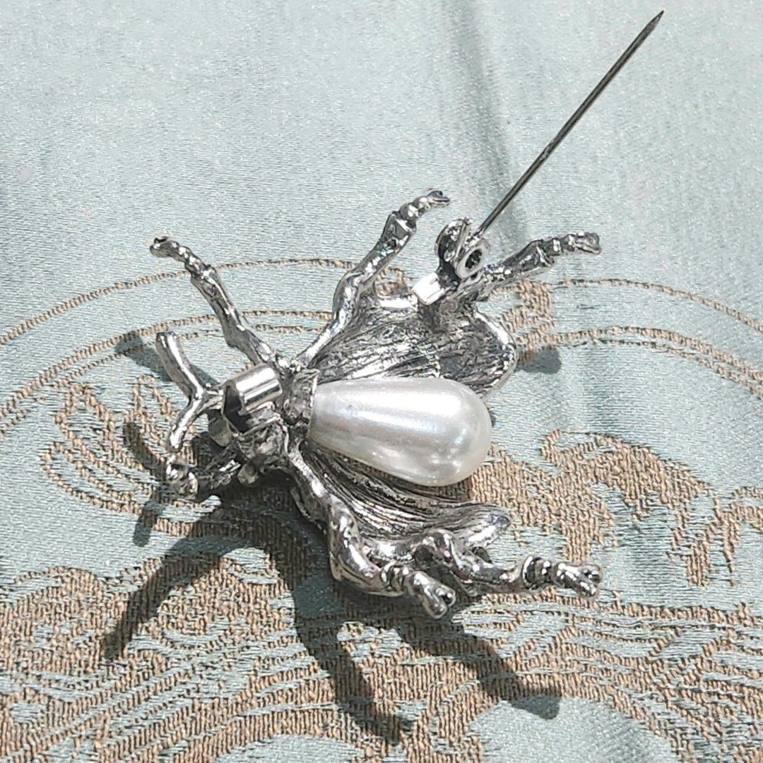"LADYBUG at TIFFANY'S" Baby Blue Bee Brooch Silver Figurine Victorian ...