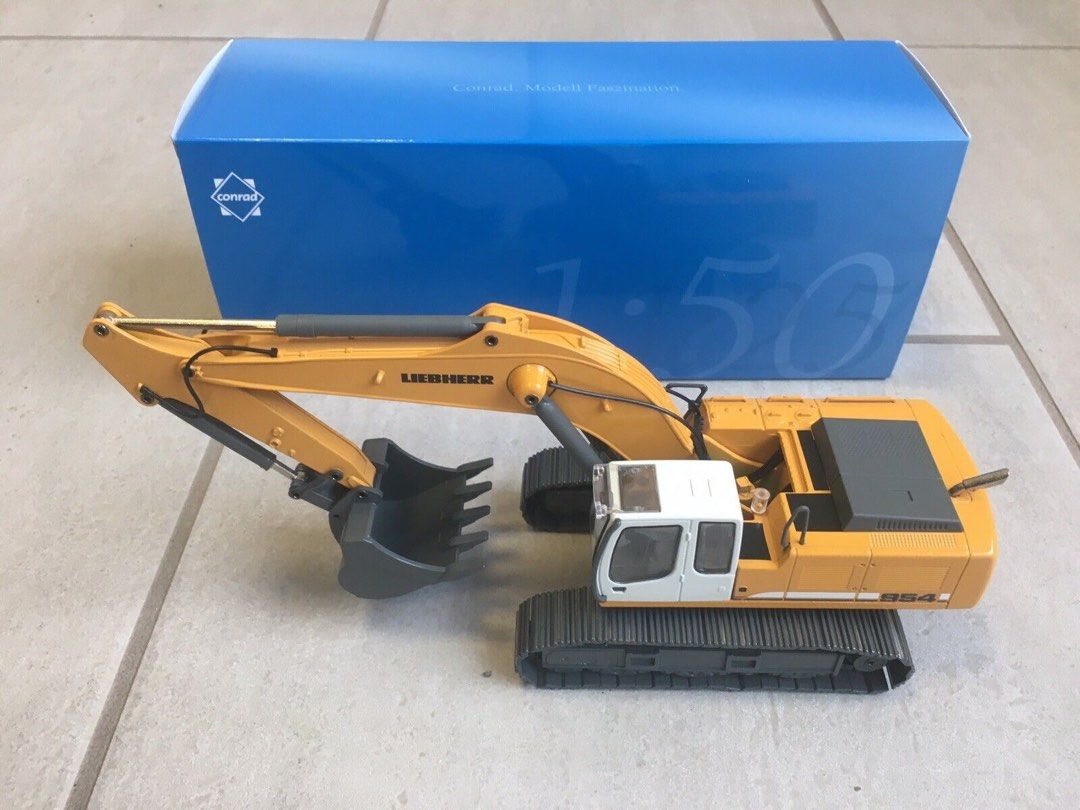 Liebherr r954c excavator, Hobbies & Toys, Toys & Games on Carousell